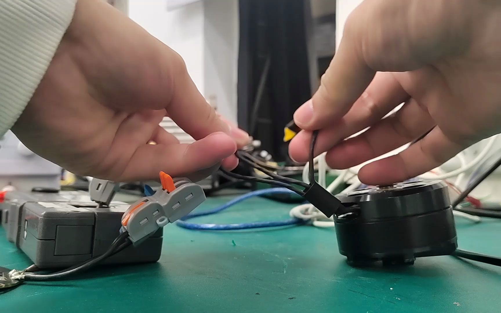 当自研无感foc算法做得跟方波一样拿到电机就能转是种什么体验,不仅...