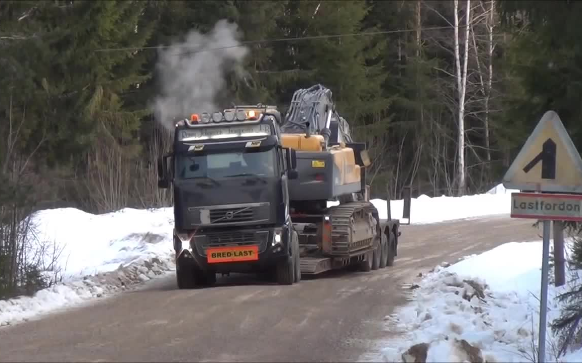 【欧洲卡车】沃尔沃FH16-700-8x4把一台沃尔沃EC460CL拉走