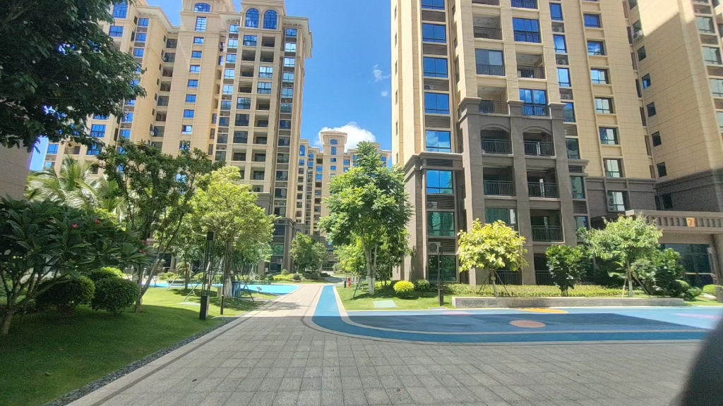 海南生态软件园旁的住宅小区,景观绿化设计做得是非常精致