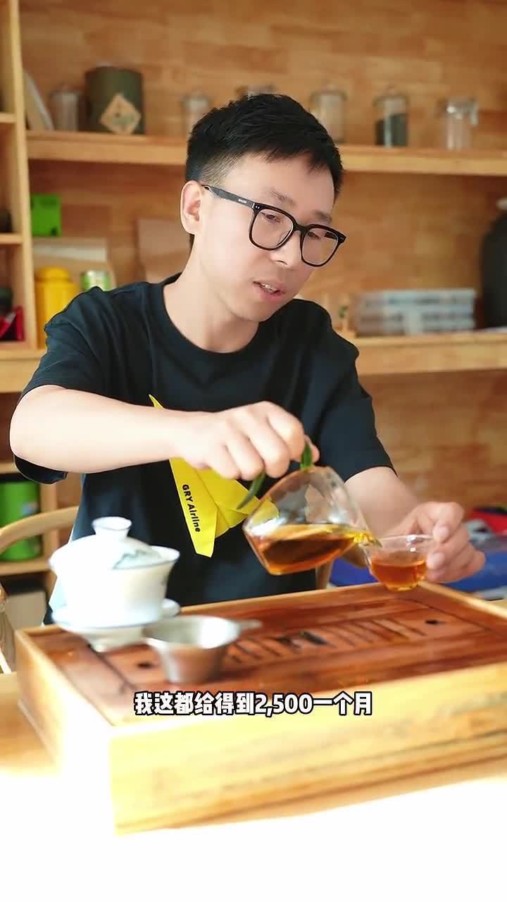 ...招大学生随便招,2万招农民工招不到? #大学生毕业现状 #大学生就业