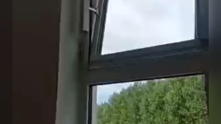 营口老边区厂房高窗用电动链条开窗器可以开启适当角度消防排烟窗。