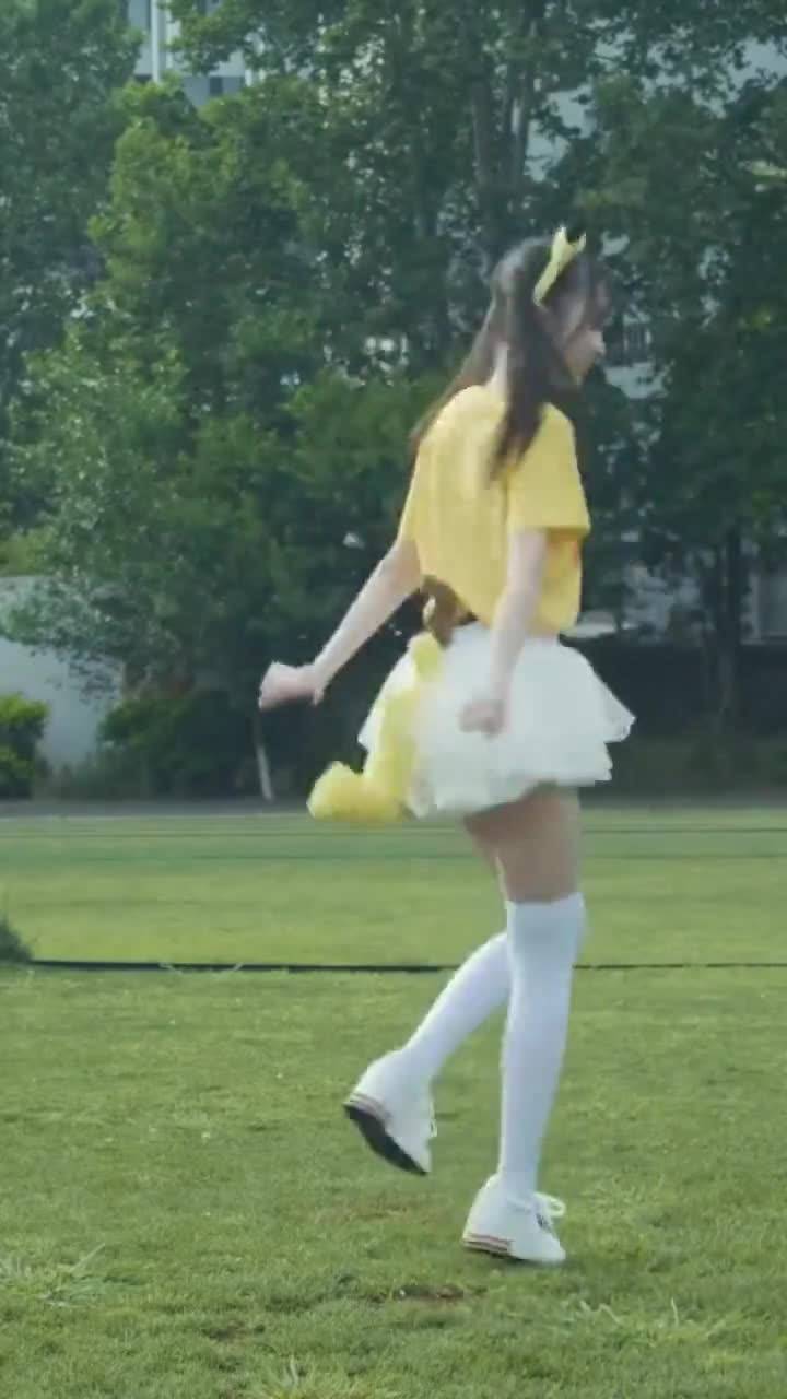 才艺:#皮卡丘#舞蹈 今天路过球场发现一只皮卡丘在跳舞
