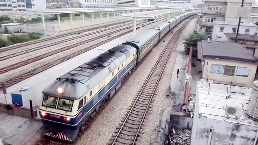 机车联控 汉口至威海K1068次列车 淮北两道发车