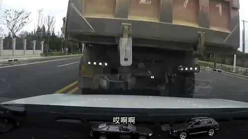 行车记录仪交通事故第一视角