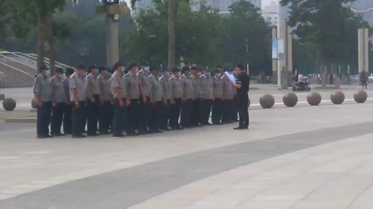祖国强大,训练保安都很有素质东方方vlong#头条之星校园计划#