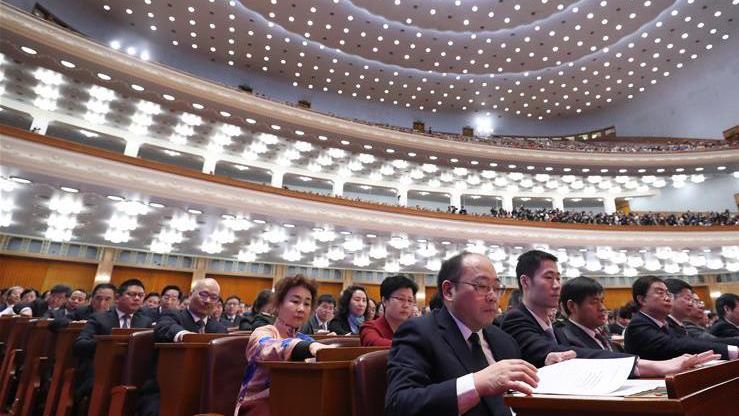 习近平等党和国家领导人出席全国政协十三届一次会议闭幕会