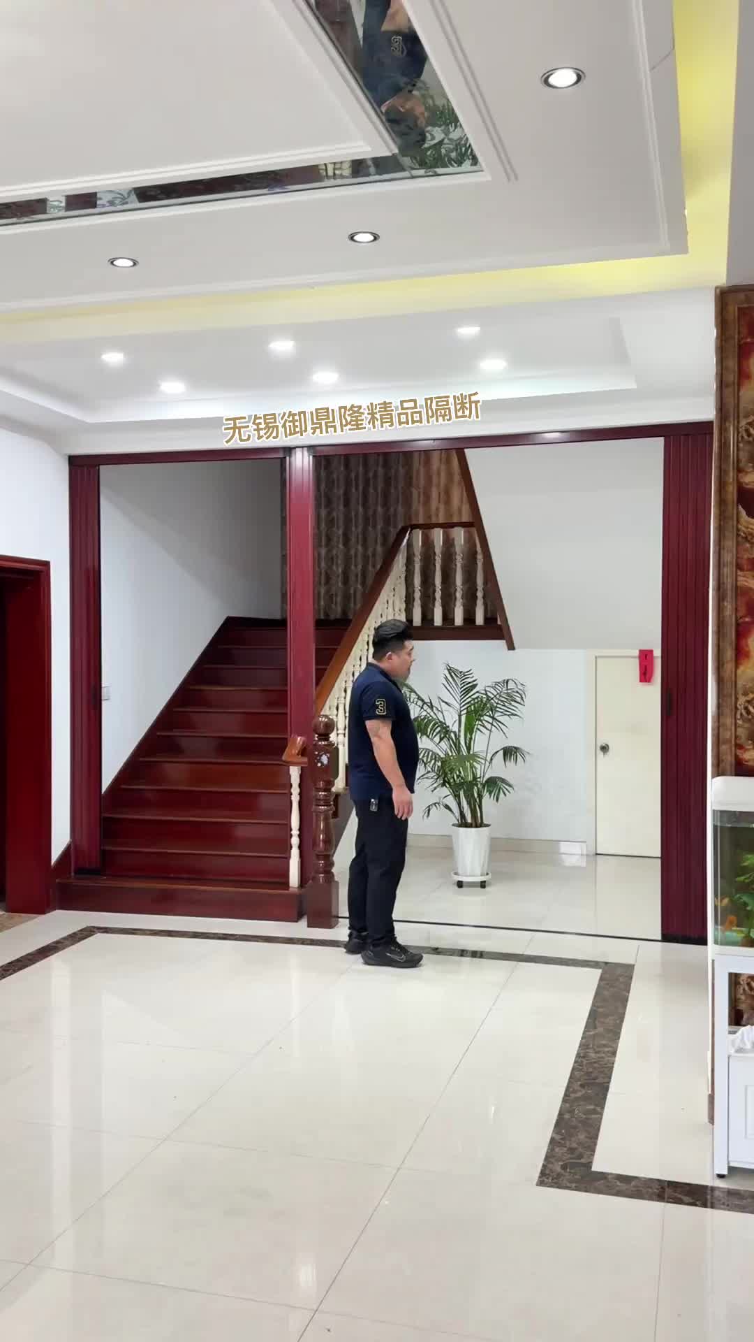 楼梯口高低隐形隔断门,隔冷隔热防寒保暖。免打孔安装美观实用不占...