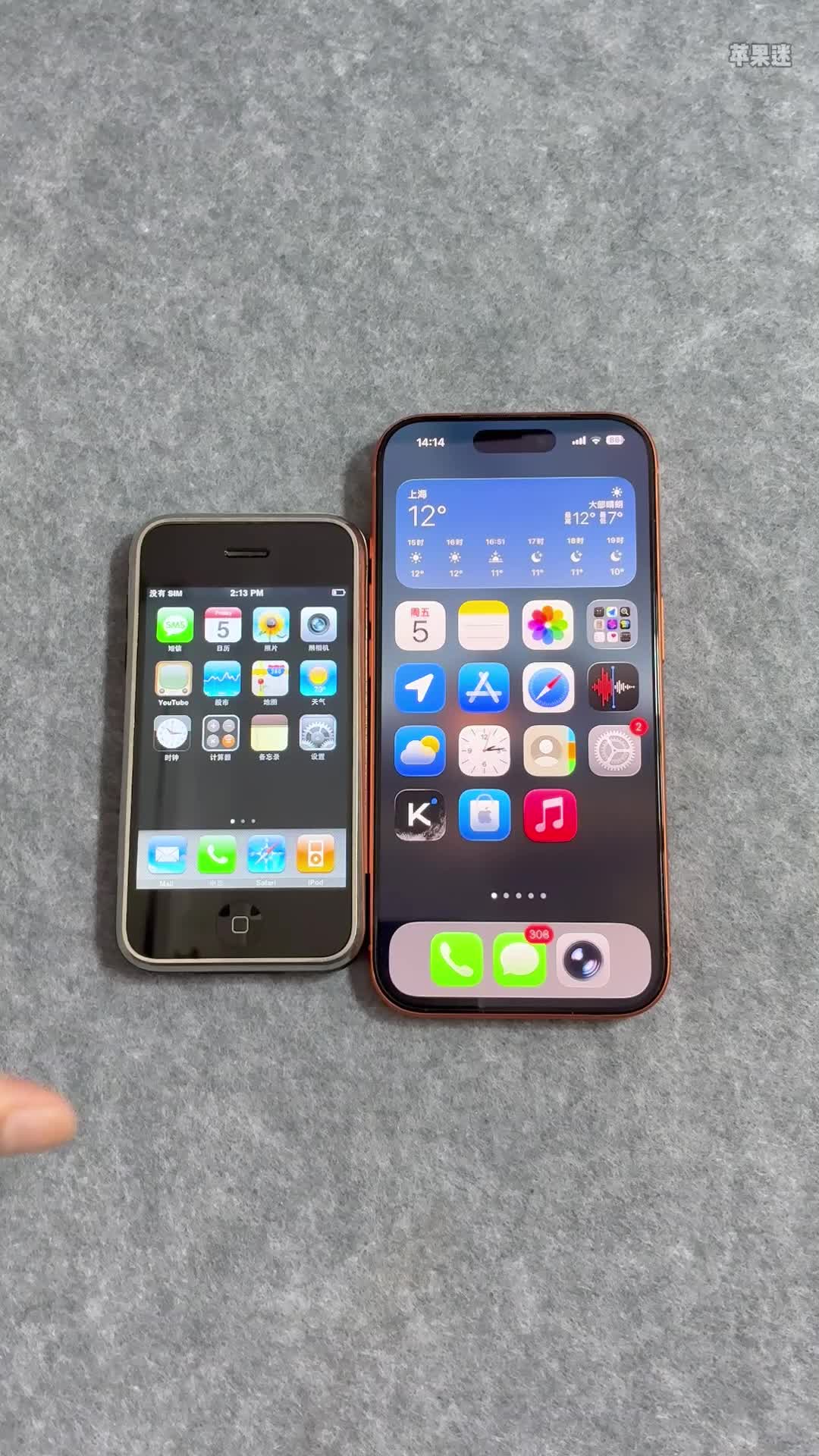 黑科技!17Pro反向给iPhone1充电。 当iPhone 17 Pro的C口遇上2007年...