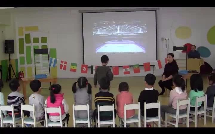 幼儿园优质课中班社会活动《国旗飘飘》有视频+教案+课件+反思