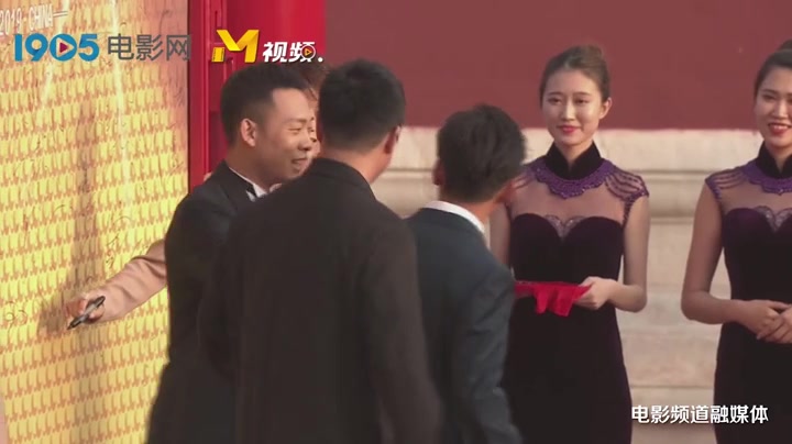 张译、海清携手亮相亚洲影视周启动仪式 红毯上星光熠熠