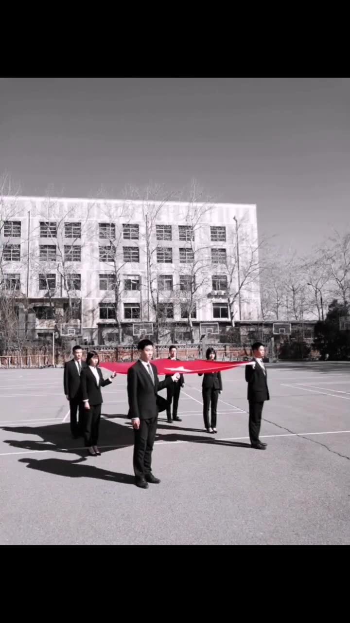 手机摄影小技巧,周一用手机拍个学校的升旗仪式。