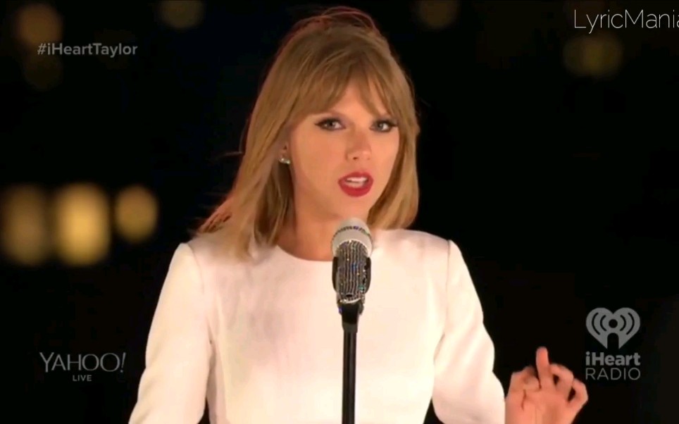 ...的今天,霉霉Taylor Swift在纽约的大厦楼顶举行《1989》新专辑首唱会!