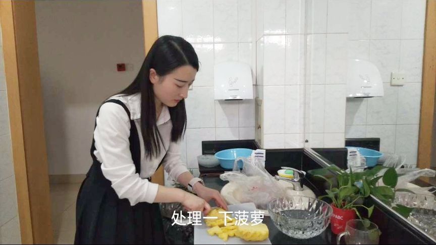 HR小姐姐会议接待水果这样安排,老板:上哪打着灯笼找到的员工呀