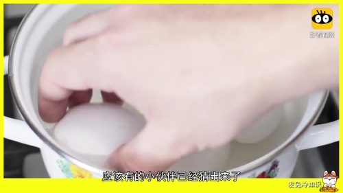 世界上大多数东西加热都会熔化,为什么鸡蛋加热反而会凝固?