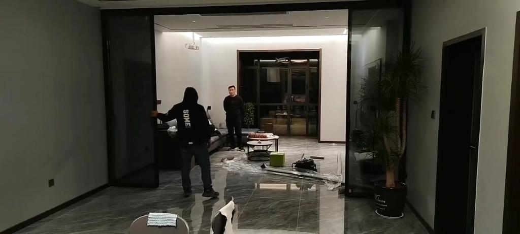 双向对开吊轨三联动安装完工