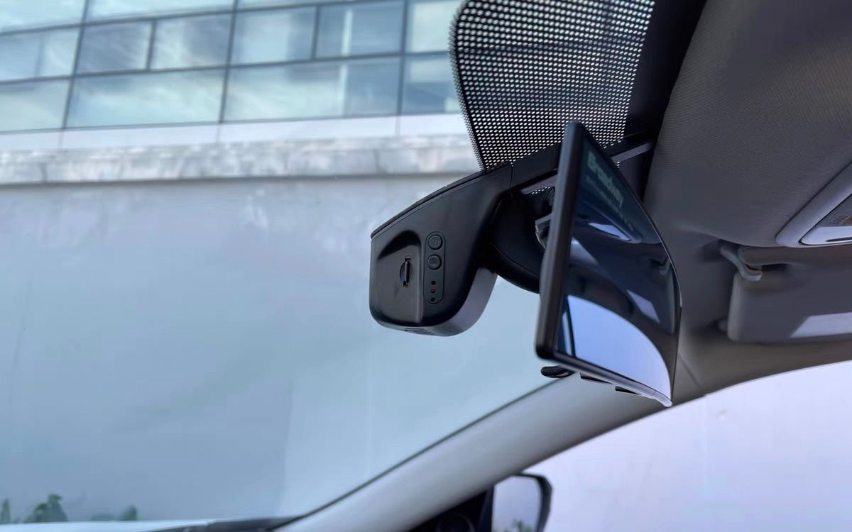 不用走线的行车记录仪,阅读灯对插取电,新手3分钟安装!