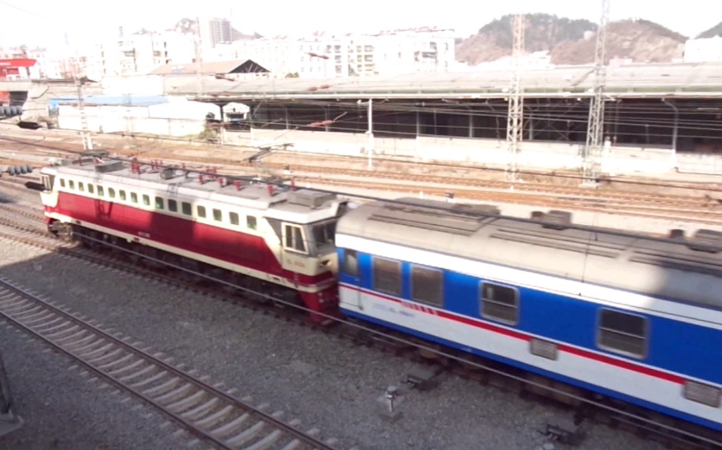 ...1月1日成局重段SS7C-0066牵引南通→重庆北K663次列车通过白浪站