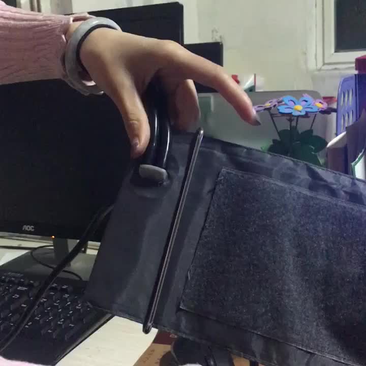 水银血压计臂带的正确戴法…