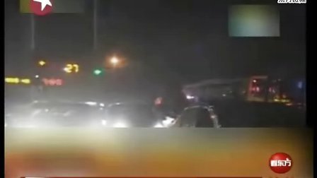 公交司机泄愤撞行人 拖行5公里致死