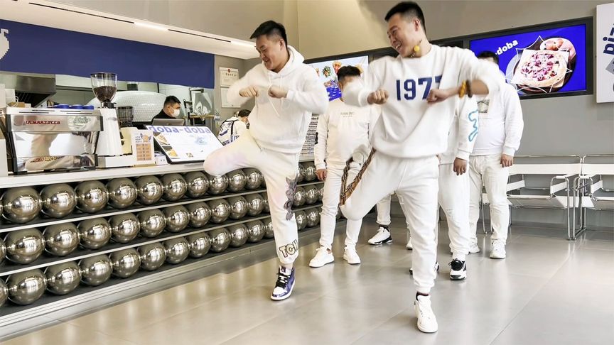 “最洗脑”小鸡小鸡舞蹈?网友:太魔性了,看完都会下蛋了