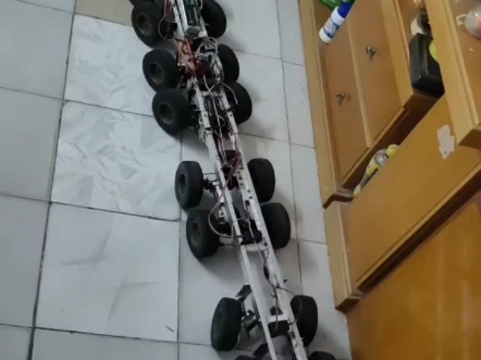 18轮,全轮转向 九轴吊车重型底盘,1/14rc模型