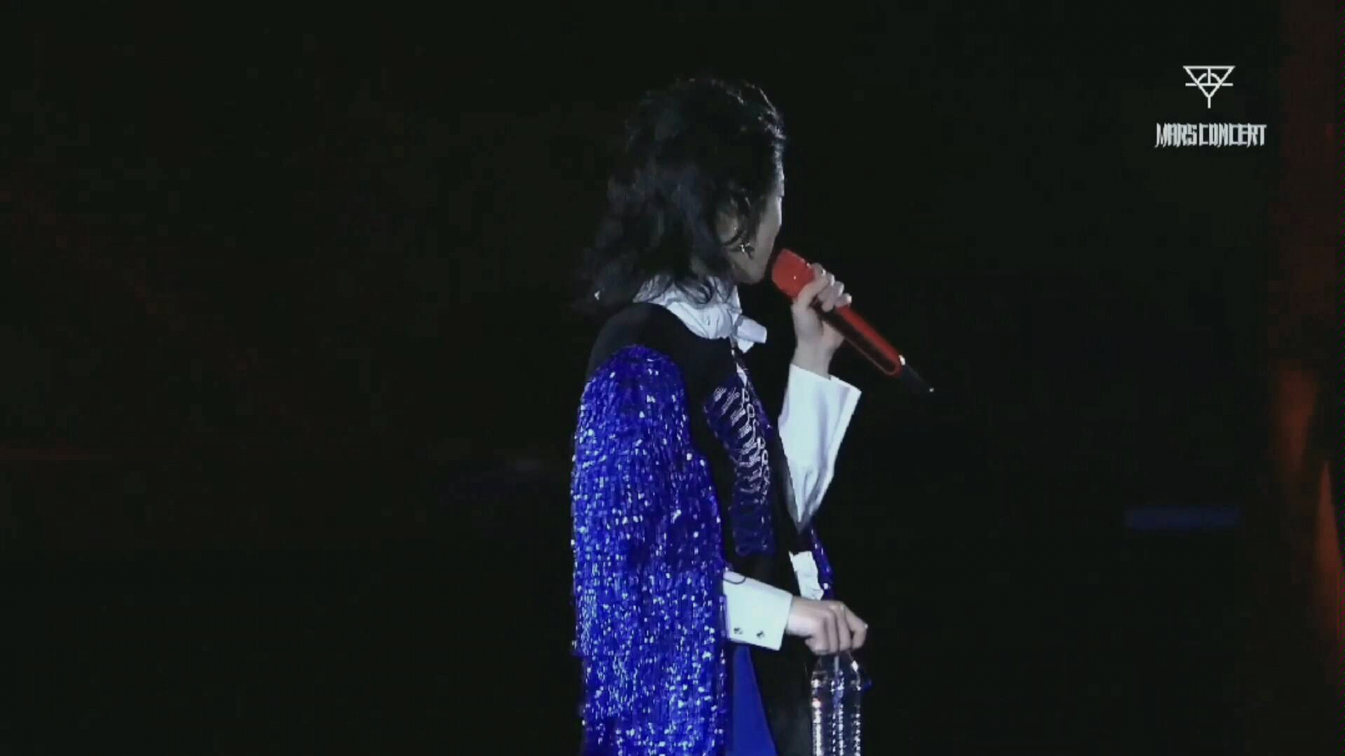 【华晨宇】华晨宇新歌《小镇里的花》官摄版本。是我听过最悲的一首...