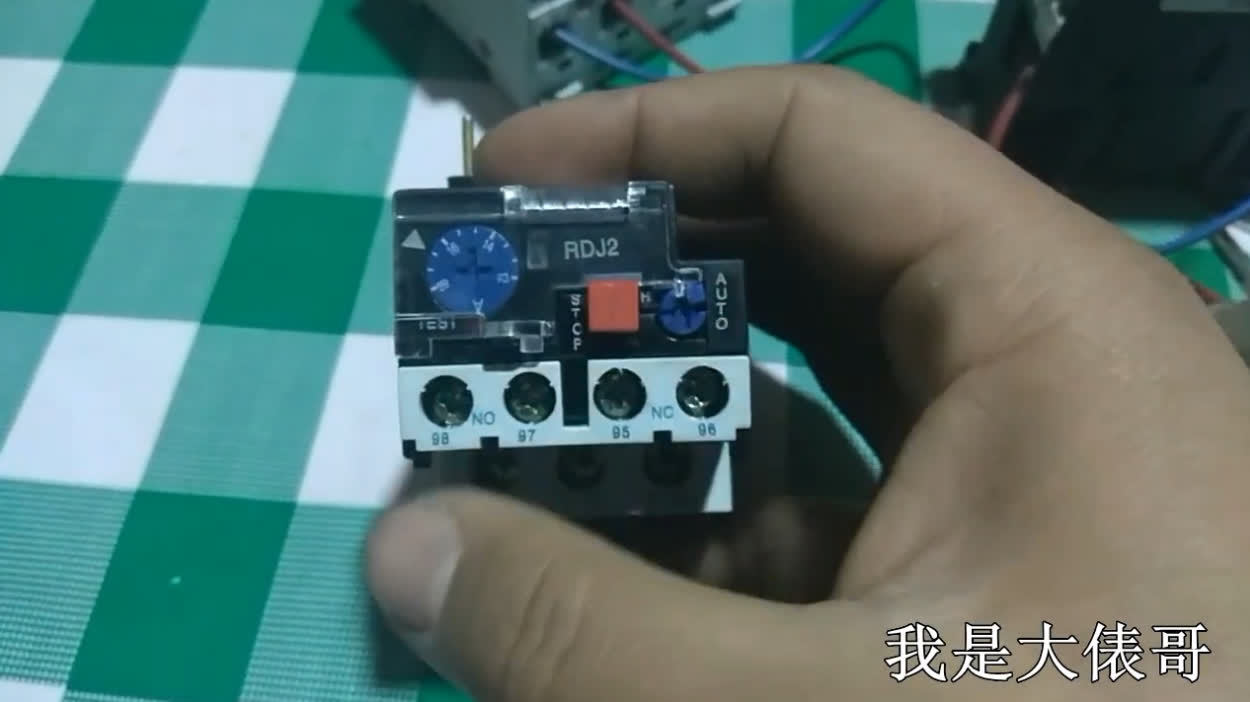 电工知识:热继的整定值一般0.9-1.2倍电机额定电流,2种情况