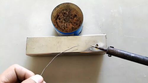 原来用烙铁焊接不锈钢这么简单,师傅教你一招,别再花钱买助焊剂