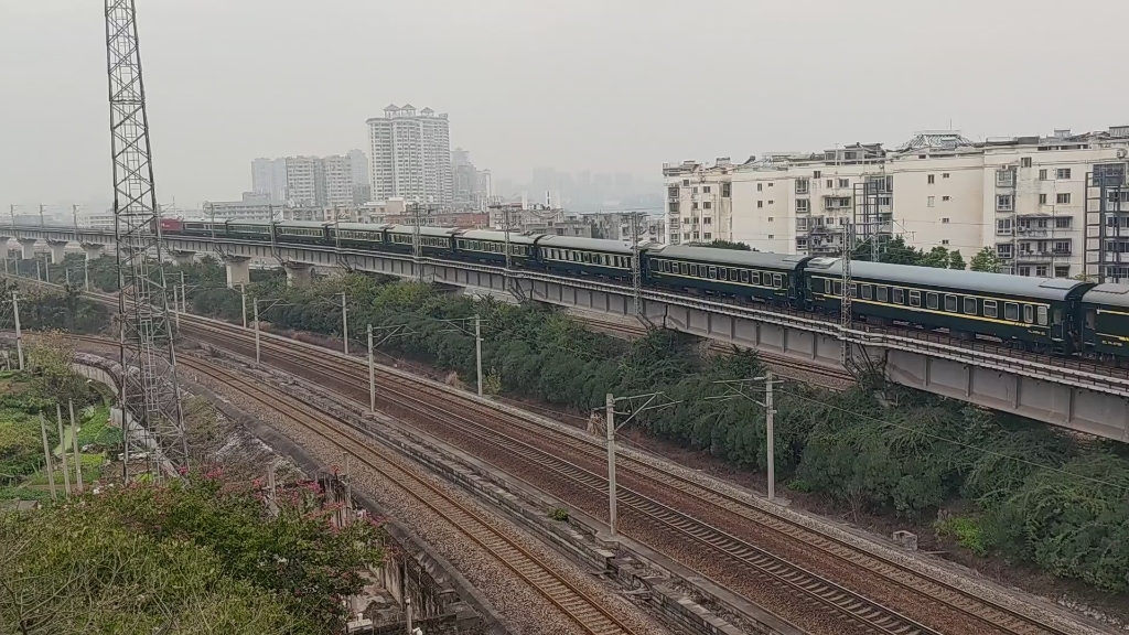 京局京段HXD3D-0499担当K22次列车上行出发前往下站桂林北。