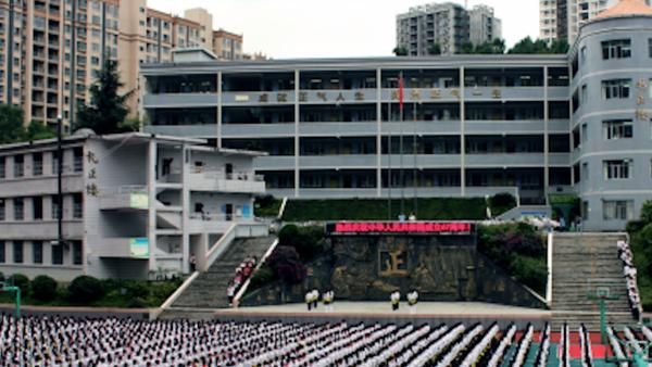 学校回应安装门禁系统让学生家长付费:自愿交费,学校未参与