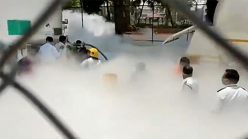 印度一医院氧气瓶泄漏现场白烟弥漫,已致22名病人死亡