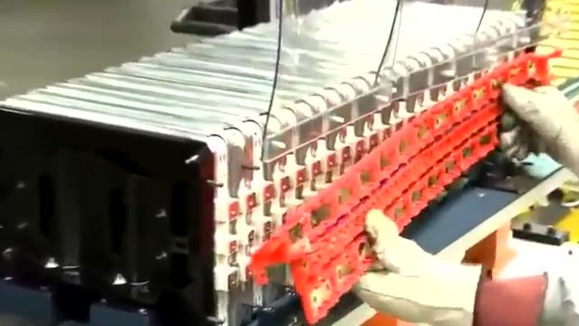 电动汽车电池是怎样组装生产出的,并没有很复杂