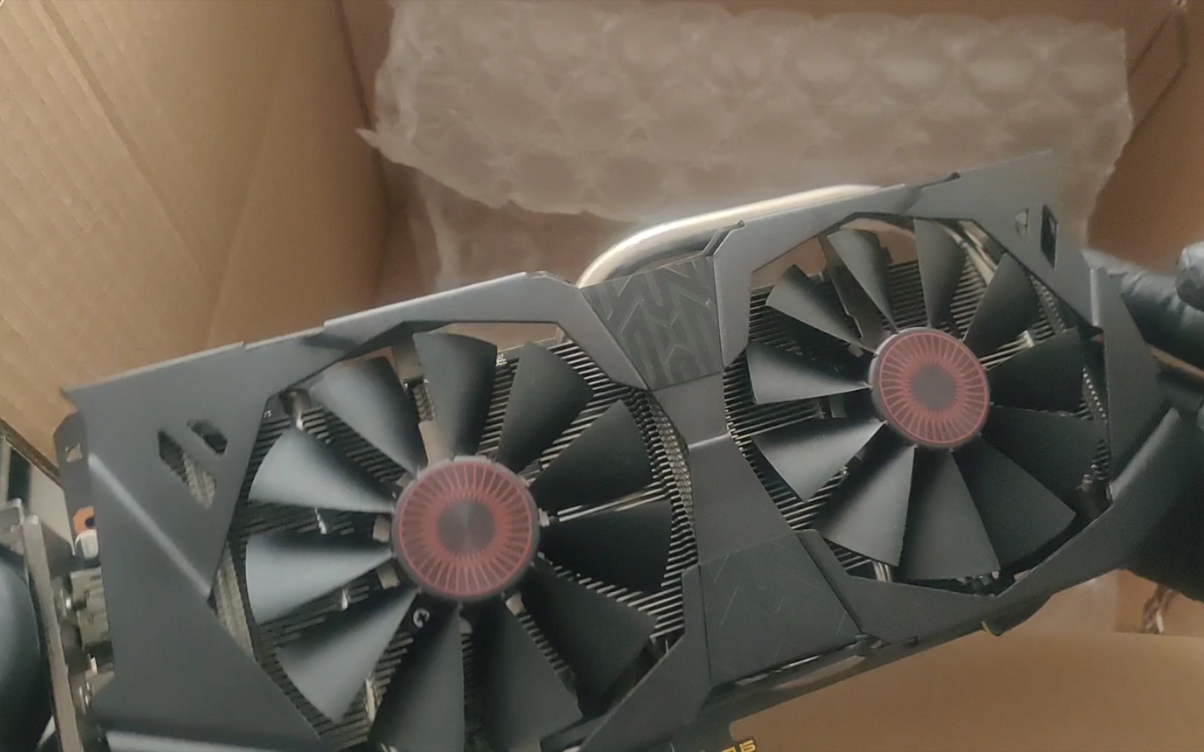 开箱测试 华硕GTX970 4G 猛禽 玩英雄联盟,CSGO,因为疫情在站点放...