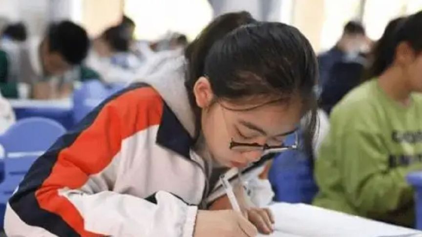 高考语文试题权威解析:服务"双减",难度设置符合课标...