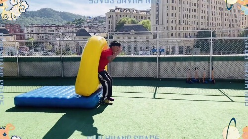 活动目标:锻炼幼儿反应能力