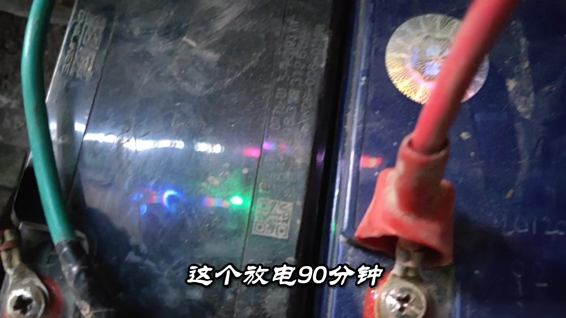 电瓶放电时间不均衡,充电时能充满电吗?专业师傅实测数据告诉你