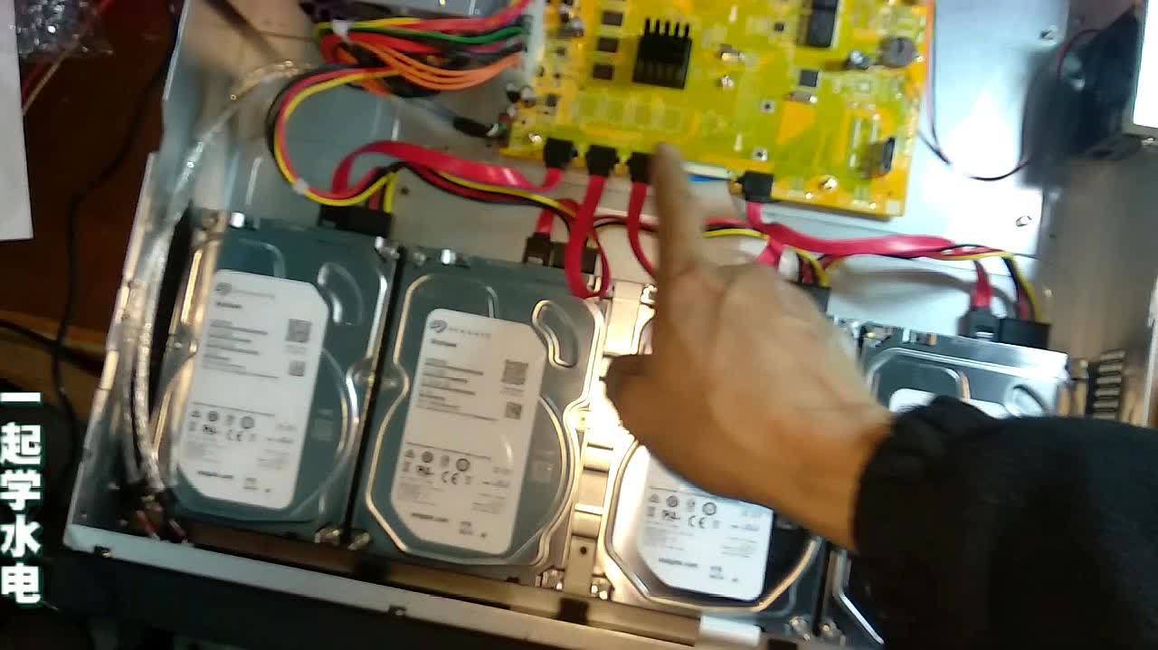 4块4T硬盘装进录像机,怎样.