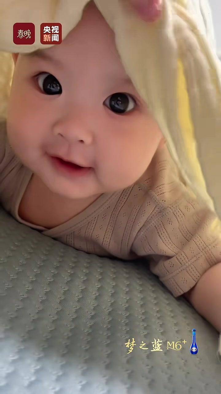 #总台马年春晚首发单曲#李健温情献唱人间共鸣感谢岁月,赠予人间...