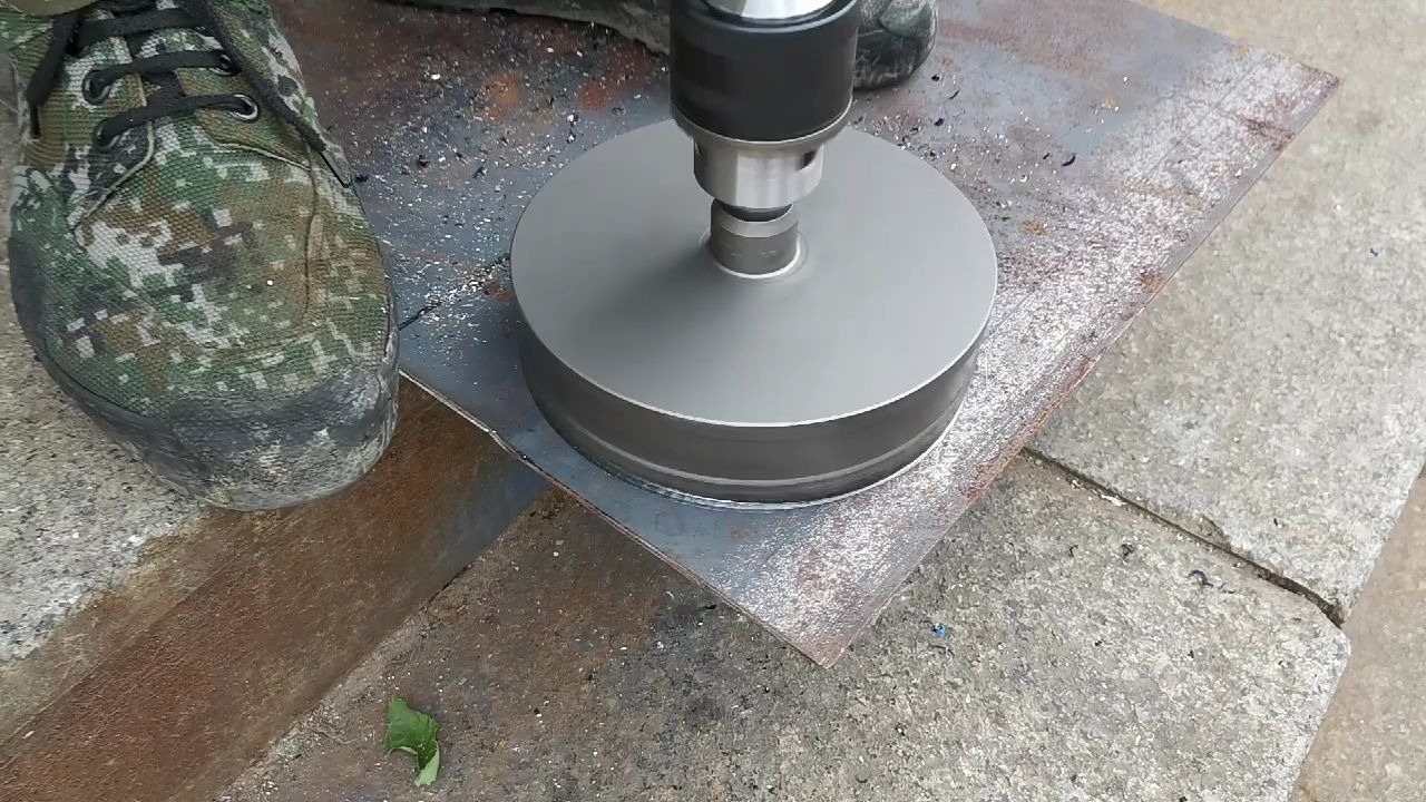 新买了一个150毫米开孔器!试了一下没有劲还钻不了呢