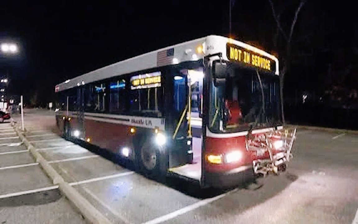 第一视角开公交车:UM路线111号穿梭巴士试驾
