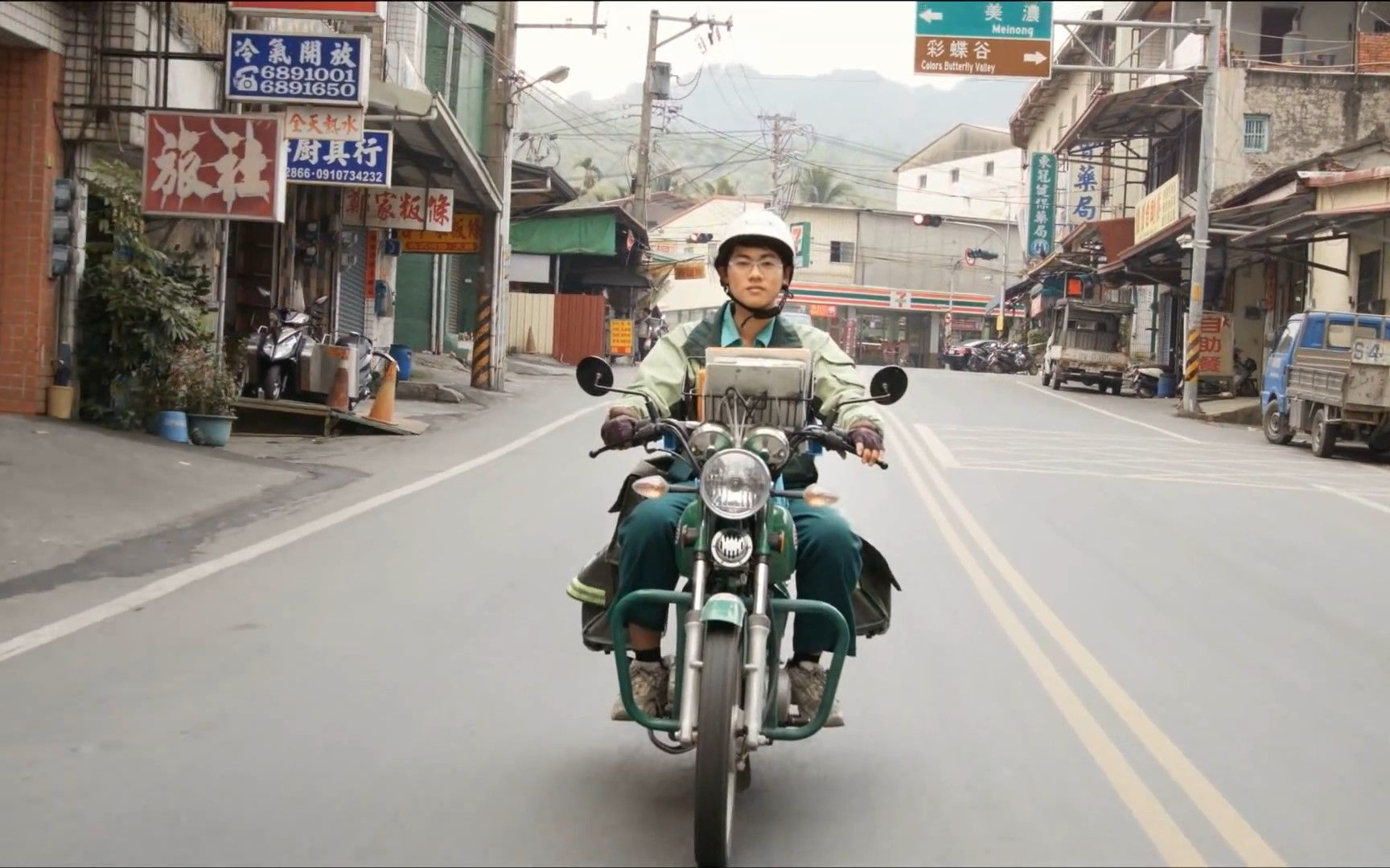 在台湾当快递员要求都这么高了?送信得爬山涉水,还会数种语言?