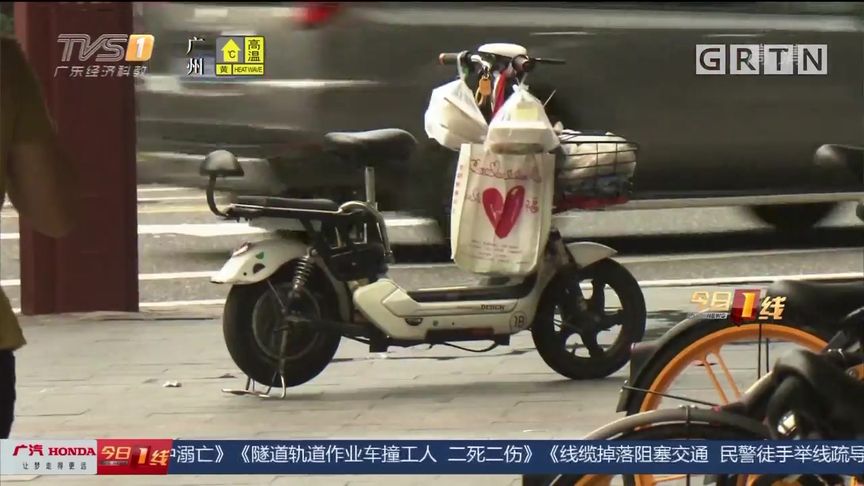 好端端的电瓶车电池爆炸!现场浓烟滚滚 配件直接炸飞