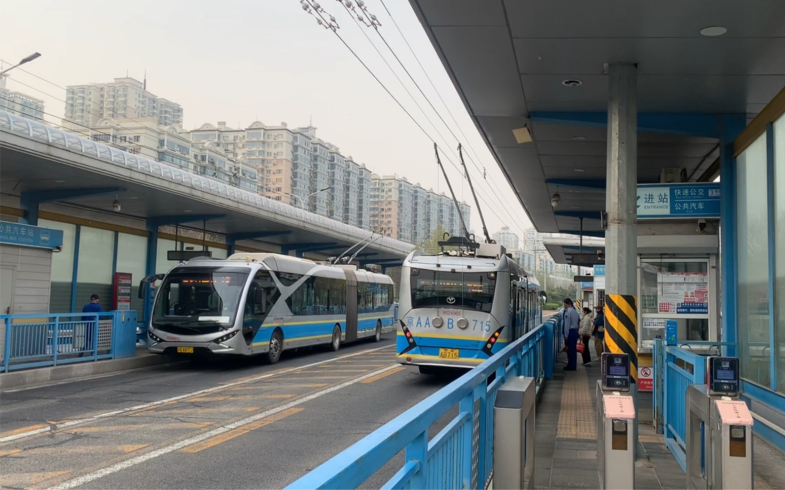 【卡农 - 钢琴曲】北京BRT3电鲶鱼18米无轨电车运行小拍