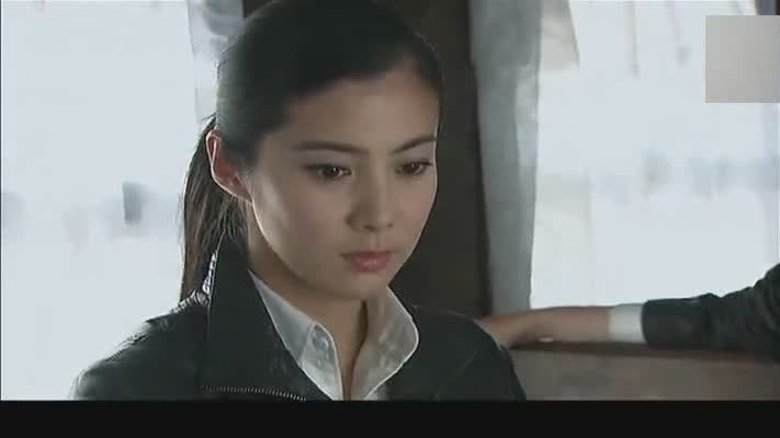 日本鬼子火车上欺负老头,女特工怒了剪刀脚扭断鬼子脖子瞬间身亡