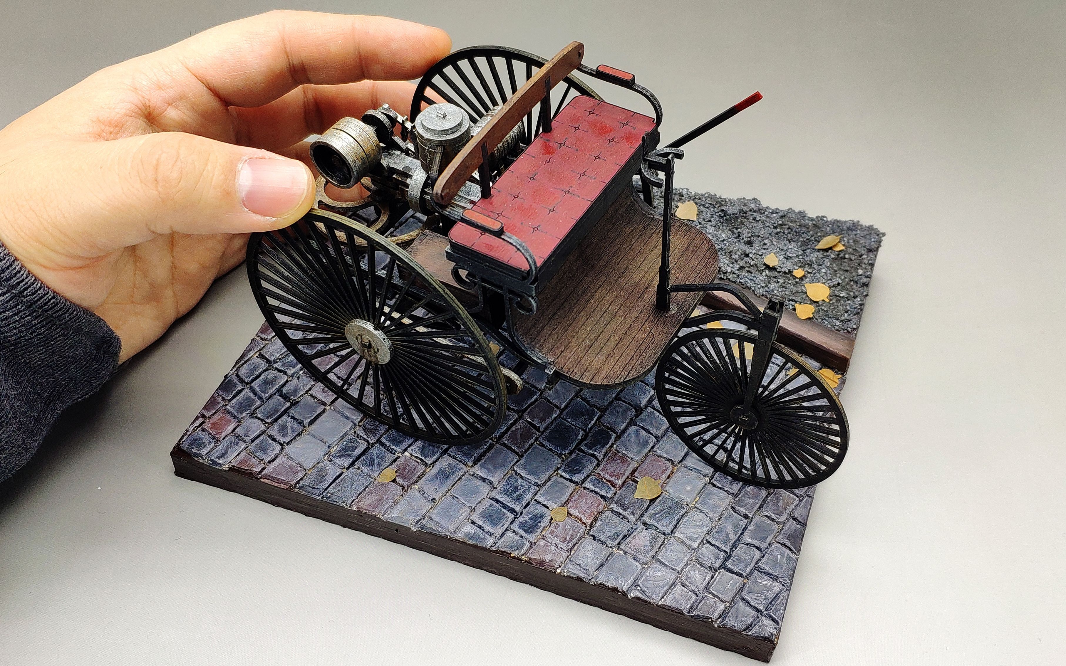 Tom的模玩 制作涂装1/16VM1885奔驰No1Car+地台 老佛爷的座驾