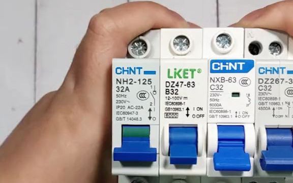这五个断路器太像了#电工#电工知识
