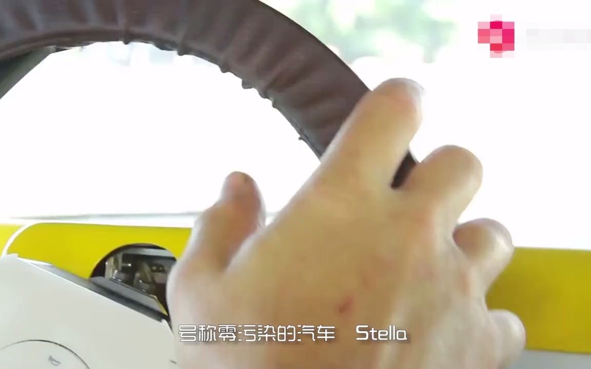 荷兰大学研发出太阳能汽车,一次充电续航1500公里,造型奇特.mp4