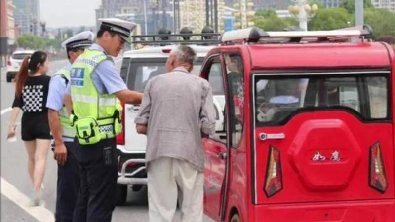 2025年老年代步车能上路吗?公安部满足3点即可,百姓无忧