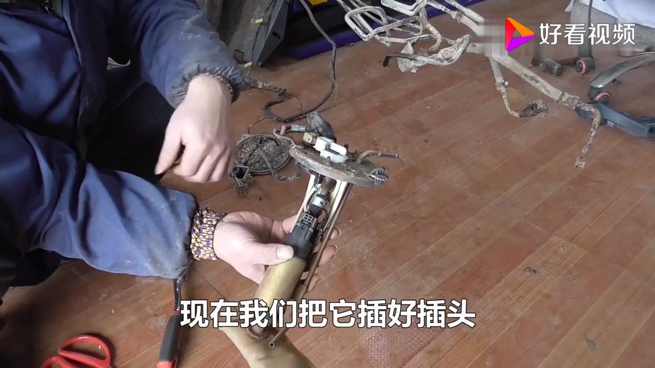 我们来看看发动机工作时,油泵抽油和回油的工作原理