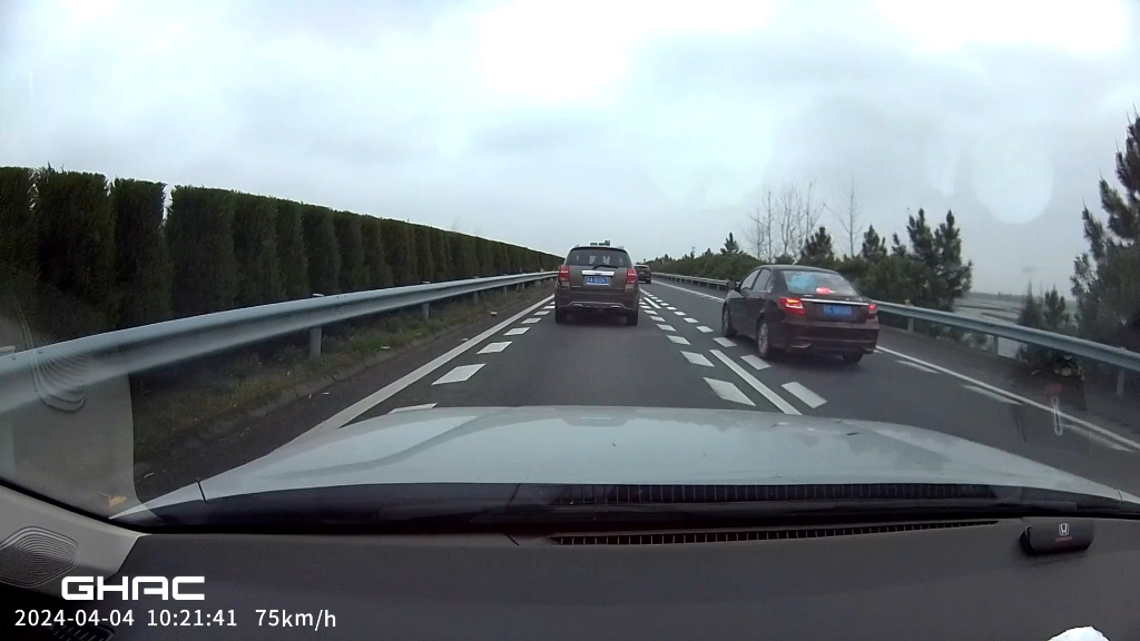 呕吼…本田型格第一次追尾!